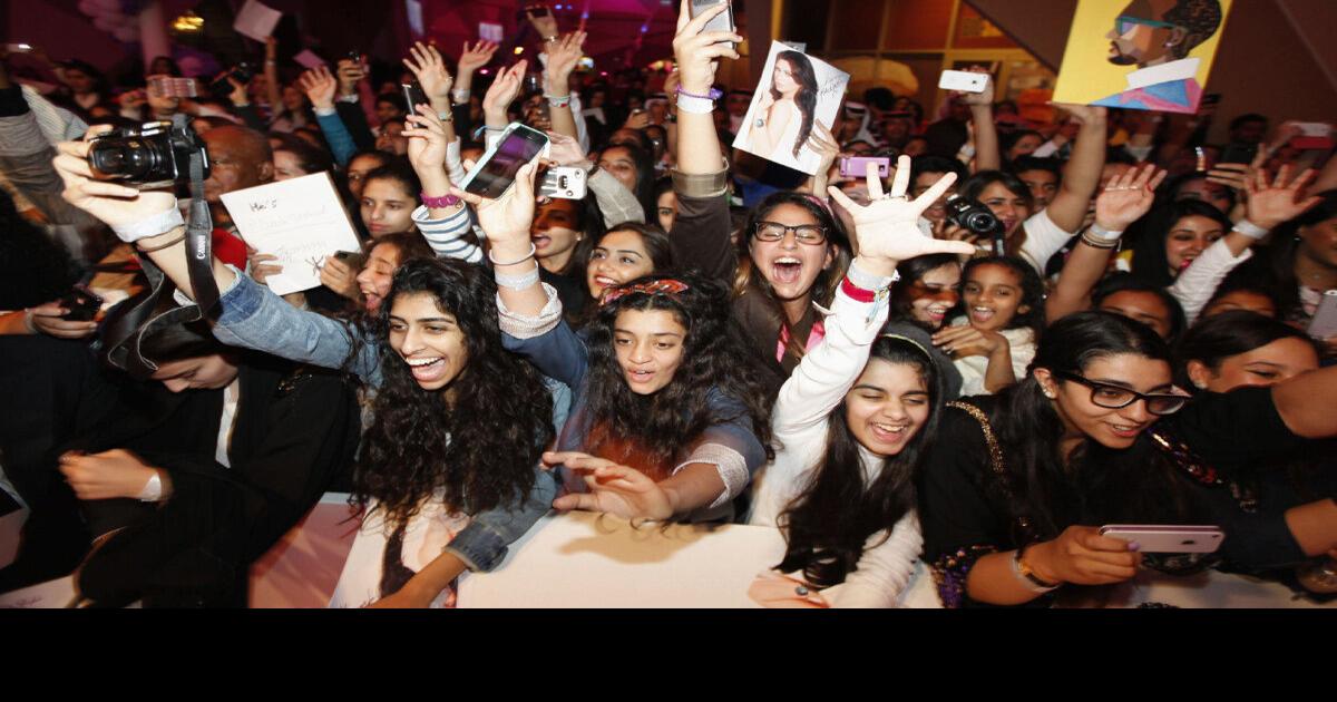 Kim Kardashian brings out fans — and protesters — in Bahrain
