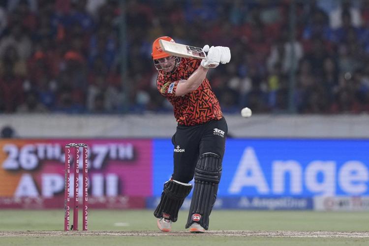Boult and Sharma shine for Mumbai in massive 7-wicket victory over ...