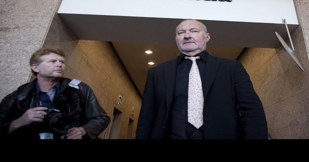 Quaid, wife, remain fugitives after missing arraignment