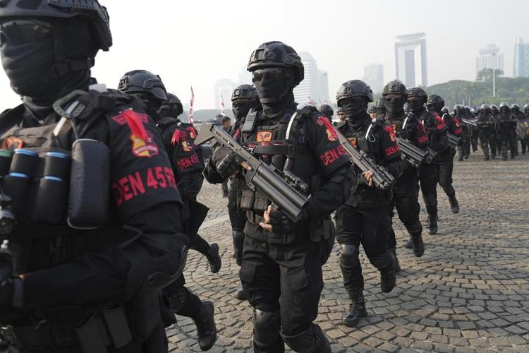 Southeast Asian leaders are besieged by thorny issues as they hold an ...