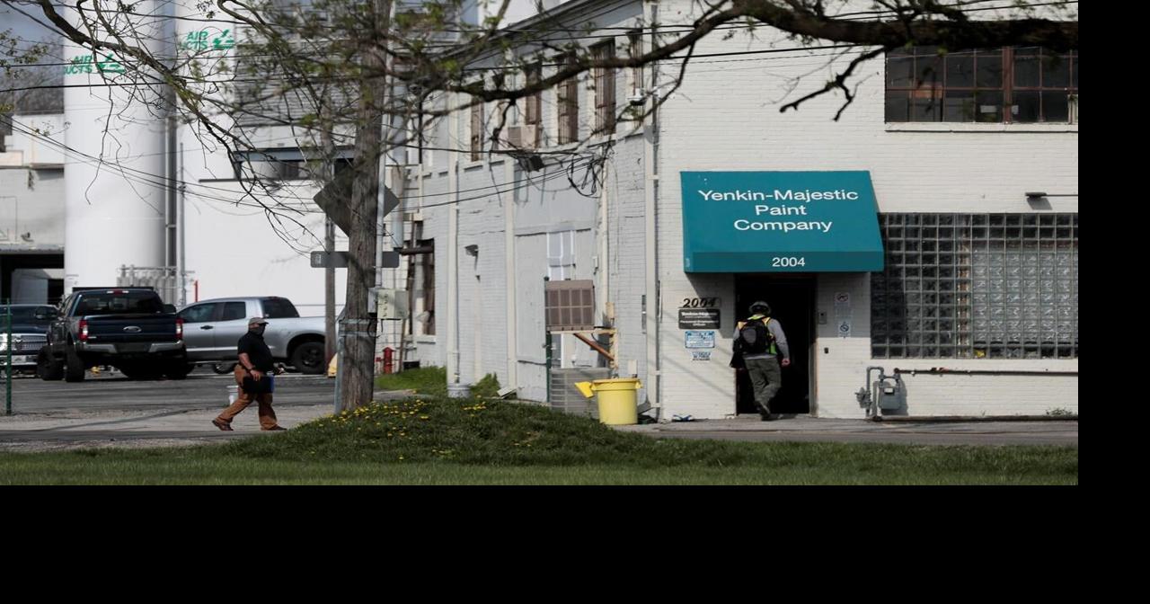 Paint plant explosion and fire kill 1, hurt 8; cause unclear