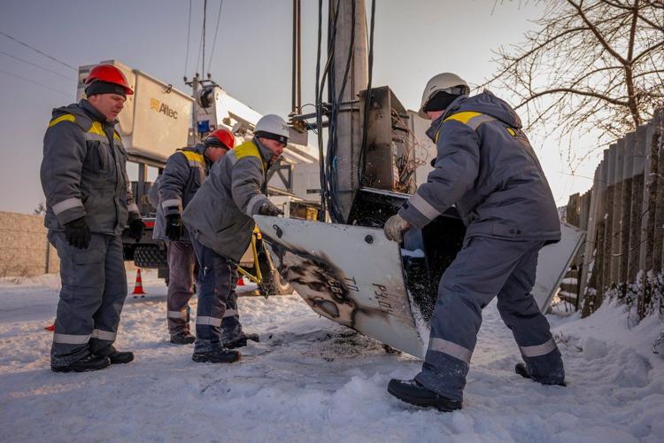 Ukrainians endure freezing temperatures at home as emergency crews rush ...