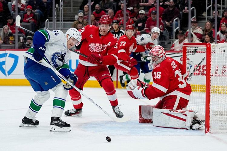 Patrick Kane scores twice to reach 500 goals in Red Wings' 5-1 win over ...