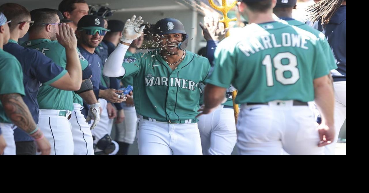 Mariners score 5 in seventh, rally past Blue Jays 9-8