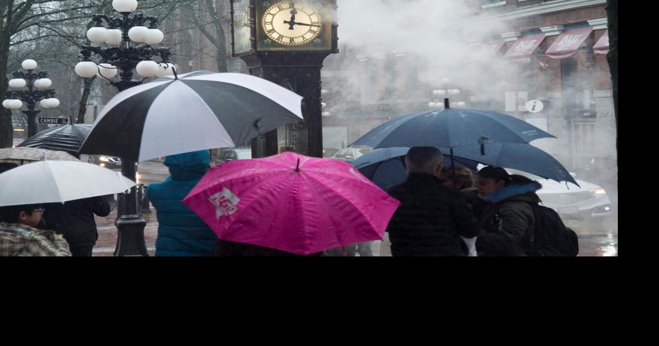 Most Canadians changing clocks to spring forward for daylight time
