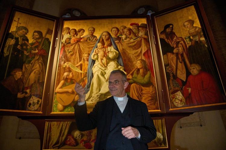 Church altar featuring homeless man goes on display a stone's throw ...