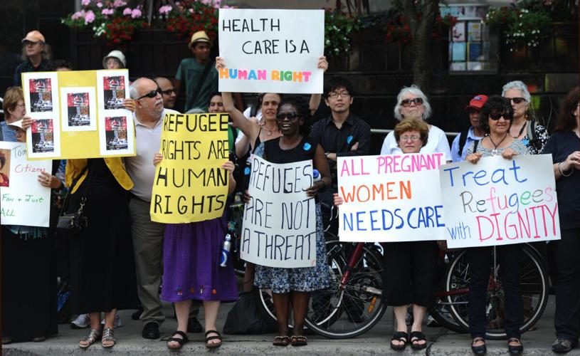 Refugee health cuts: Nationwide physicians’ protest draws 500 in Toronto