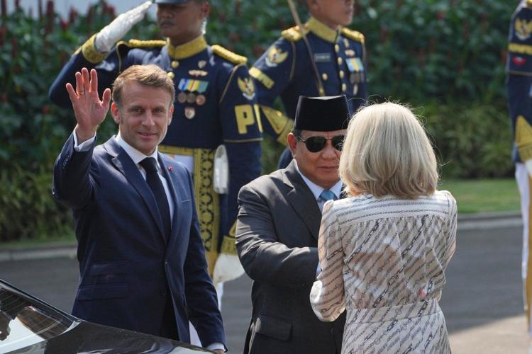 France's Macron presses ahead in his Southeast Asia tour with talks in ...