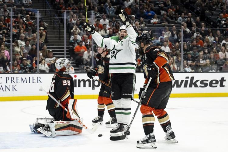 Leo Carlsson scores in an impressive NHL debut, but the Anaheim Ducks ...