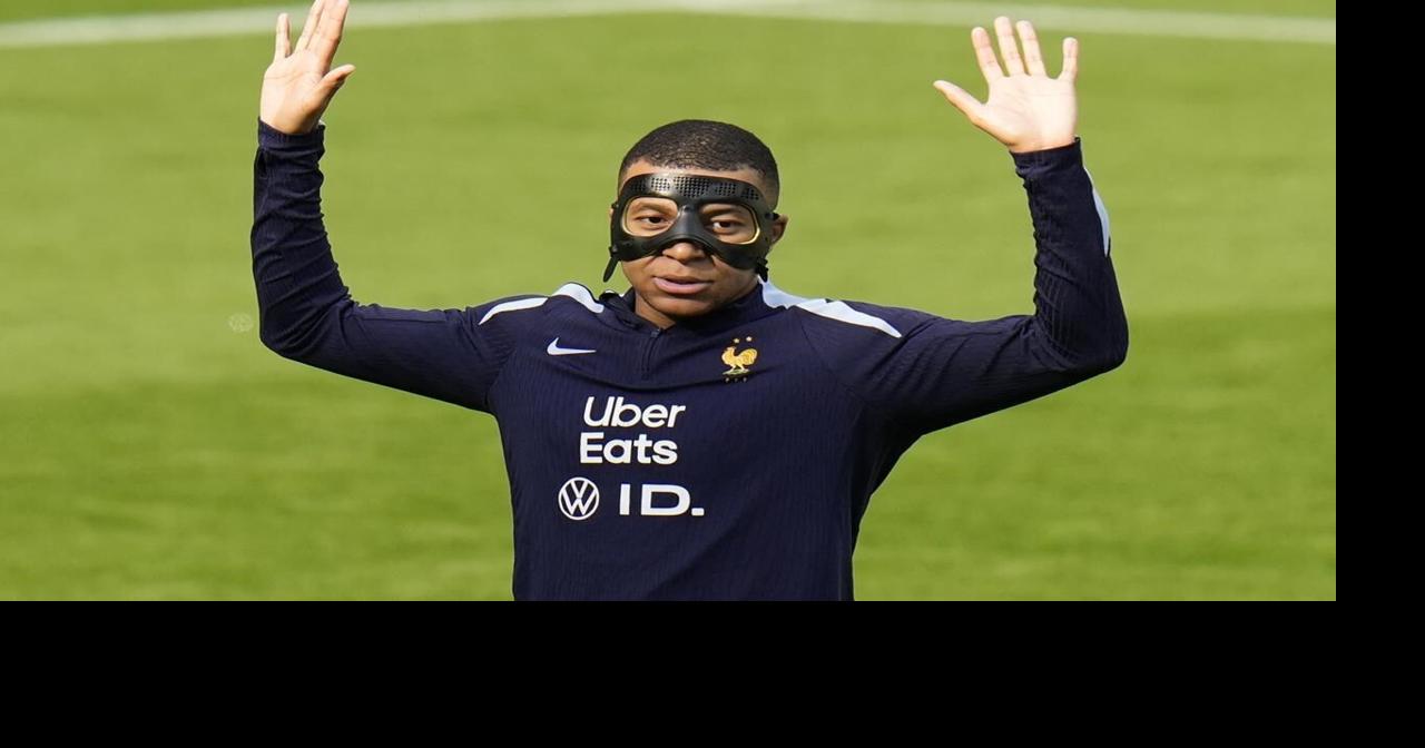Kylian Mbappé is getting used to his new mask ahead of France's game ...