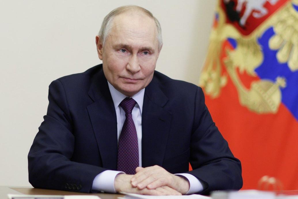 Russia rejoices at Trump-Putin call as Zelenskyy rejects talks without ...