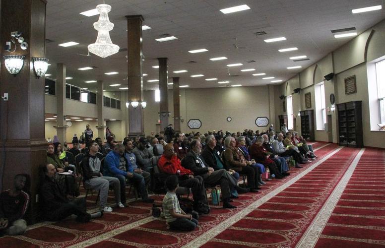 Calgary mosque opens doors to non-Muslims: ‘We’re all in the same boat’
