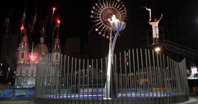 Rio delivers a simple, but spirited, Olympic welcome | Archives ...