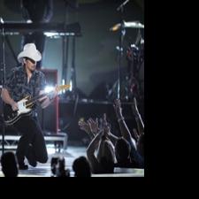 Review: Band Perry upstages Paisley | Go | thesunchronicle.com