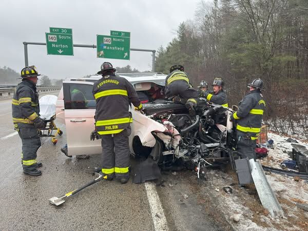 Two injured in Mansfield crash | Local News | thesunchronicle.com