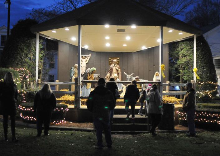 All lit up on Foxboro Common | Local News | thesunchronicle.com