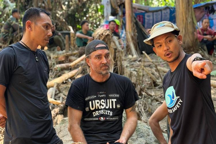 5 villagers missing in a flooded Laos cave for more than a week have ...