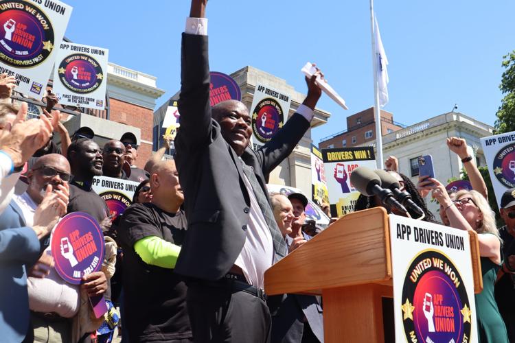 Massachusetts Uber, Lyft drivers certify first statewide ride-hailing ...