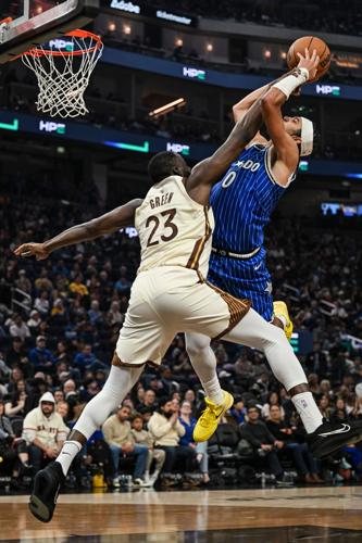 Draymond Green, Steve Kerr have heated exchange in huddle during ...