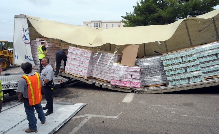 Truck trailer collapses, blocks road | Local News | thesunchronicle.com