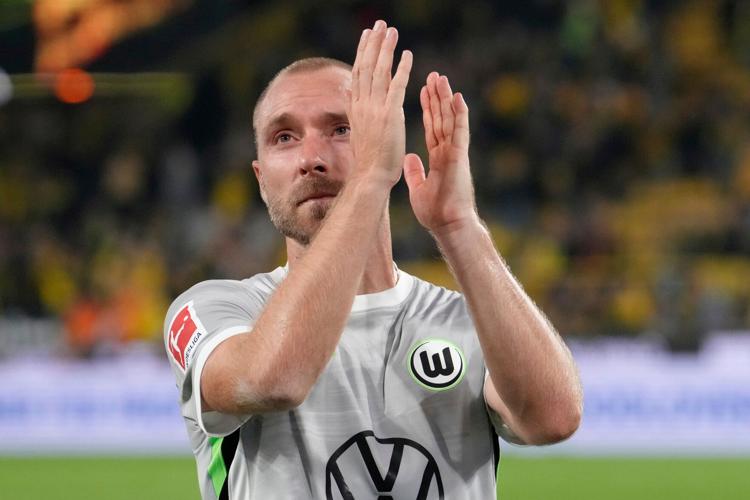 Christian Eriksen 'conscious' after another on-field collapse in ...