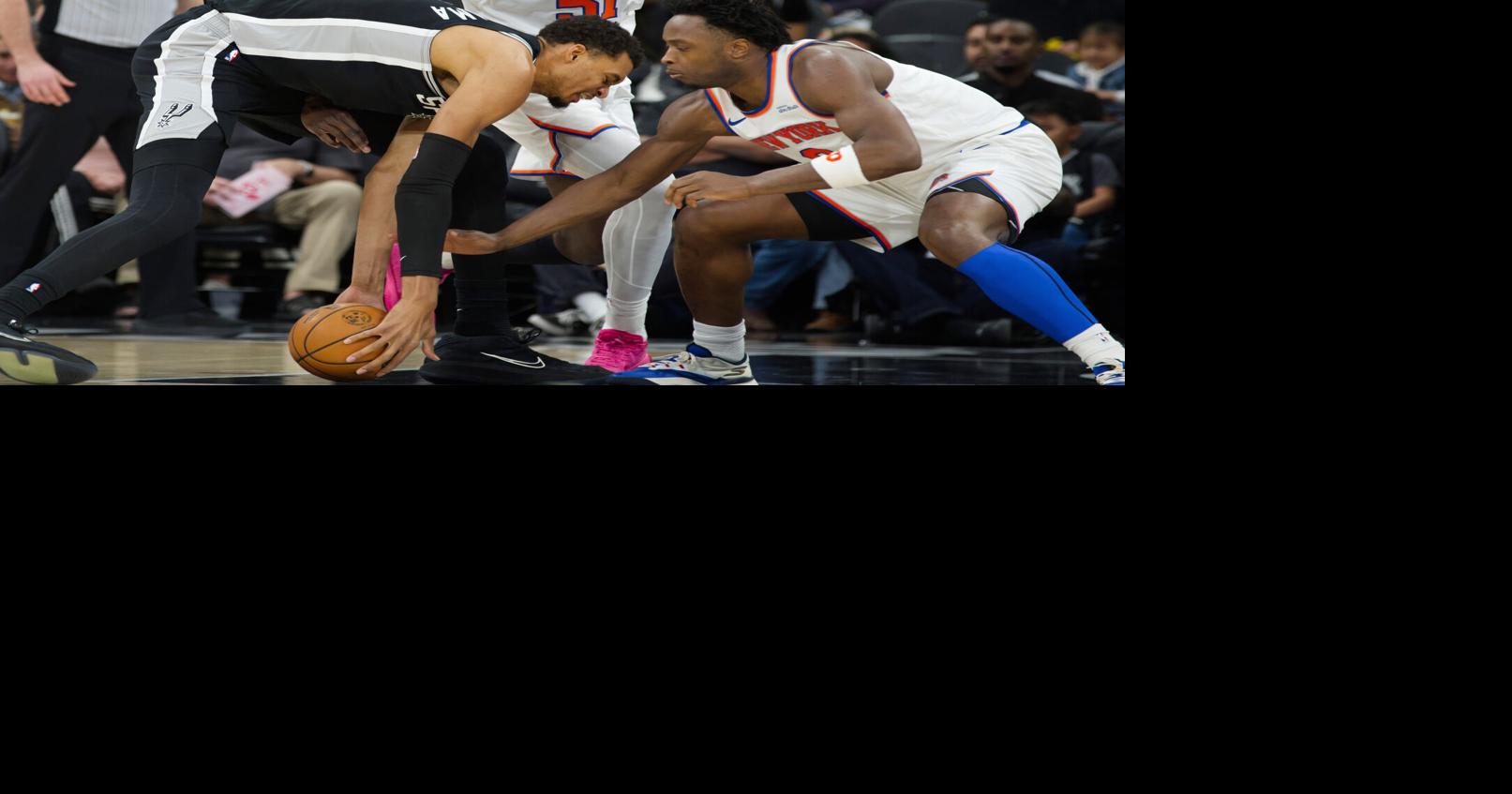 Spurs' Wembanyama leaves game vs. Knicks with apparent leg injury ...