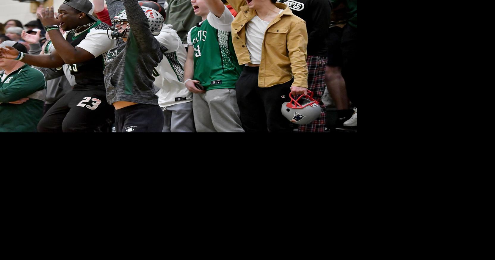 Cheering on the teams | Gallery | thesunchronicle.com