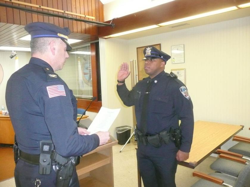 Seekonk swears in two new police officers | Seekonk | thesunchronicle.com Seekonk swears in two new police officers | Seekonk | thesunchronicle.com
