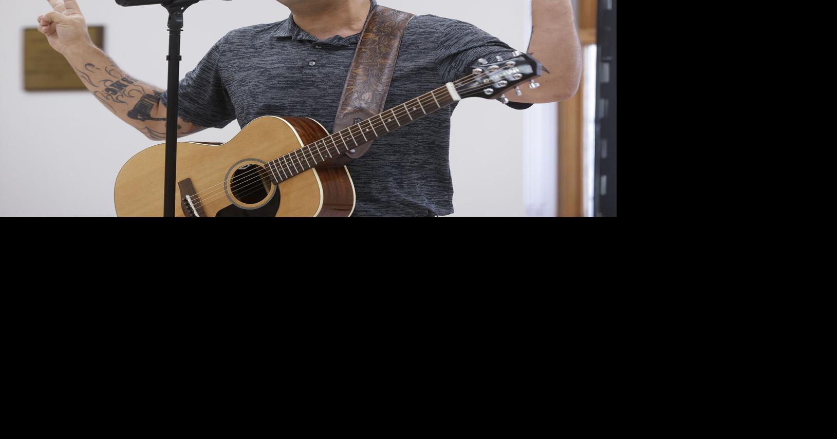 Soldier, singer shares his journey with seniors in Mansfield | Local ...