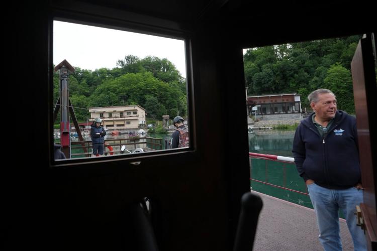 Italian commuters find a moment of peace on a cable-guided ferry ...
