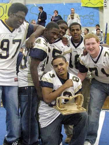 Foxboro High shows its spirit | Foxboro Reporter | thesunchronicle.com
