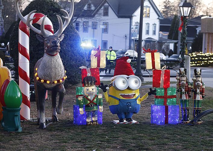 Foxboro kicks off holiday season with Light Uptown | Local News ...