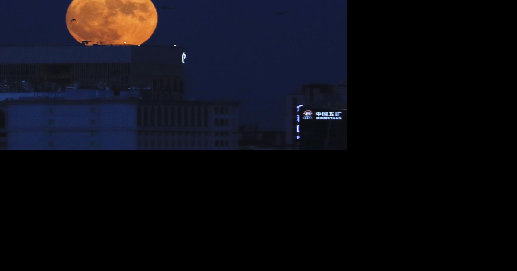 Brightest moon in almost 69 years lights up sky around globe | Stories ...