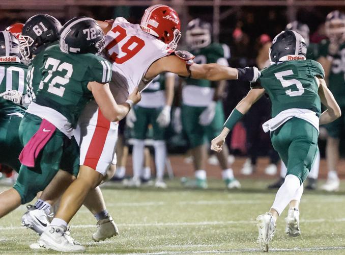 H.S. FOOTBALL: Rocketeers knock off unbeaten Bulldogs in Davenport ...