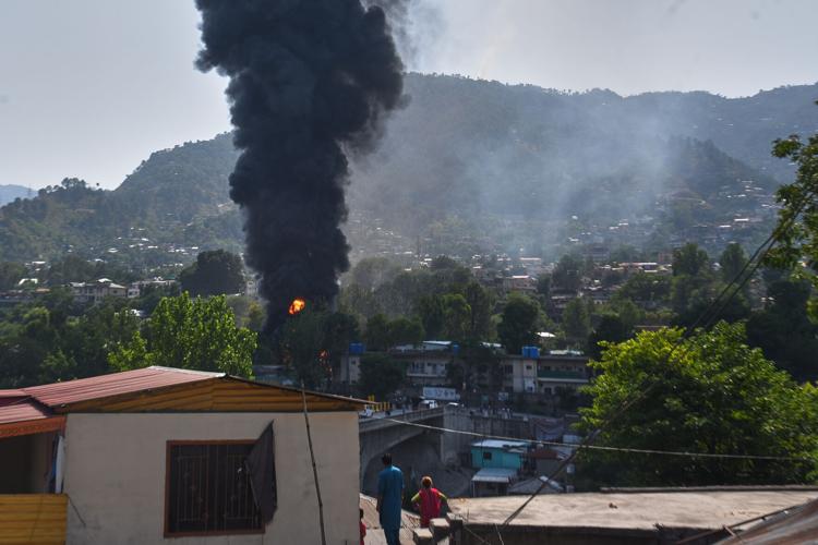 Pakistan army helicopter crashes in Kashmir because of technical fault ...