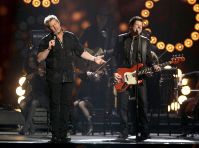 Review: Rascal Flatts delivers heartfelt Comcast show | Go ...