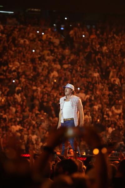 Concert review: Wallen lights up Gillette Stadium stage with 'I'm the ...