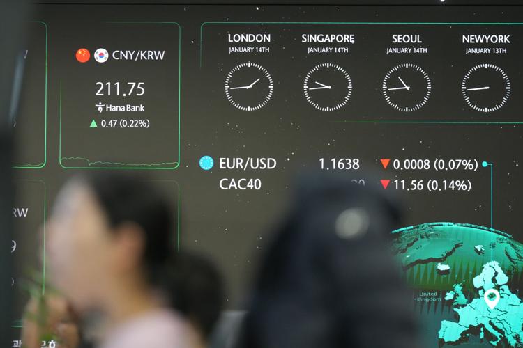 Wall Street slumps as bank and tech stocks fall | Business ...