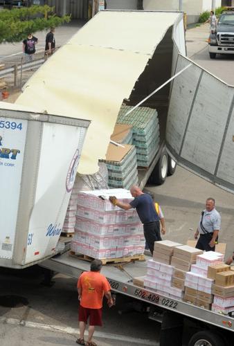 Truck trailer collapses, blocks road | Local News | thesunchronicle.com