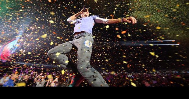 Review: Coldplay rocks the rainbow at Gillette | Go | thesunchronicle.com
