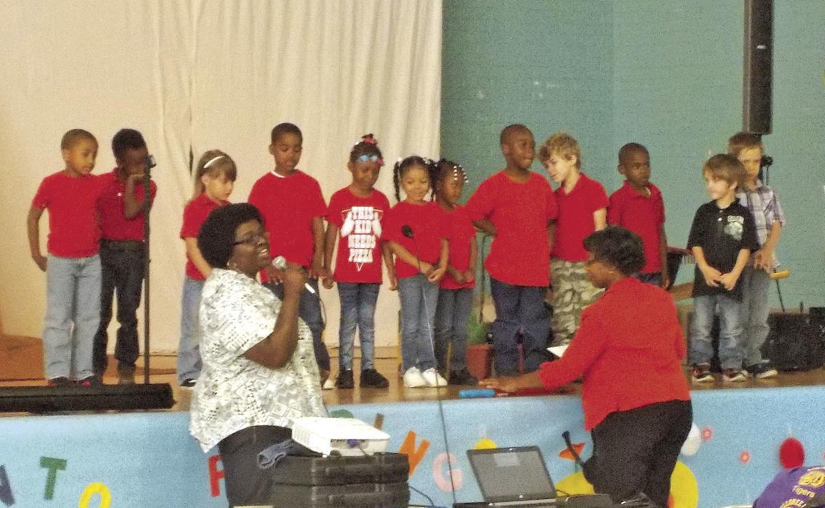 More than 500 'Spring Into Reading' at HHES program