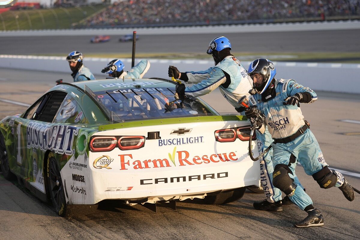What does a NASCAR pit crew do on a typical day?