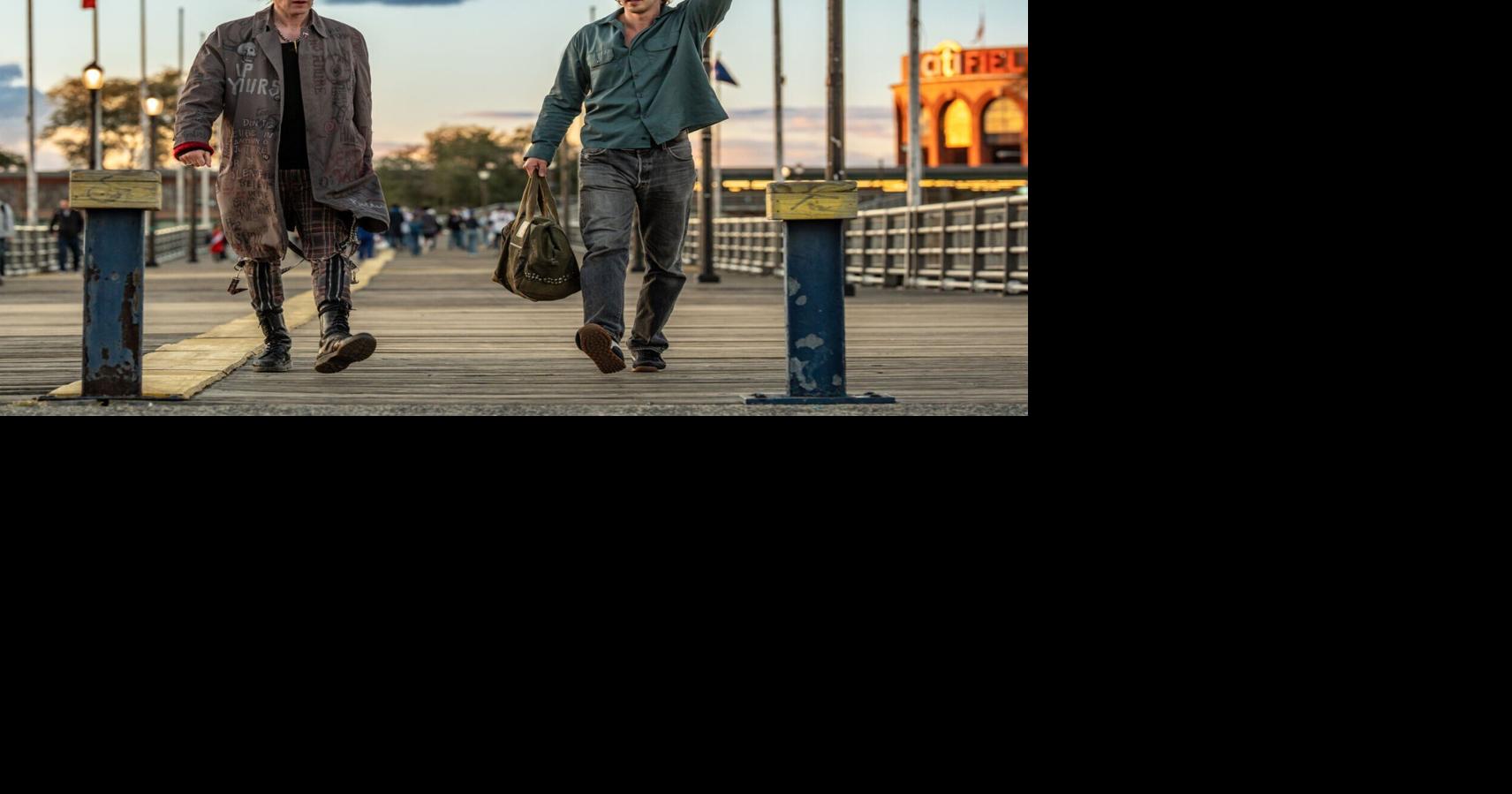 Austin Butler and Tonic the cat shine in 'Caught Stealing'