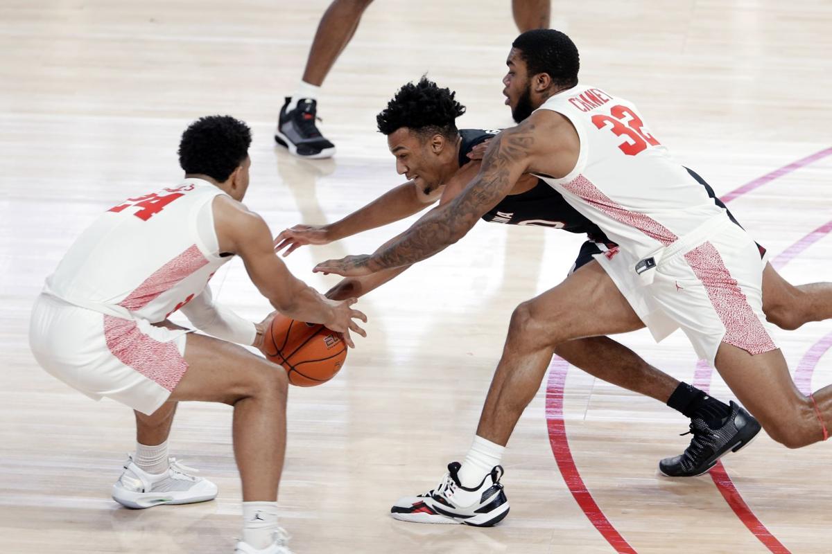 CAROLINA BASKETBALL: Lawson becoming 'charisma' of team