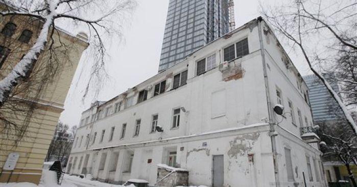 Activists try to save old Warsaw ghetto building