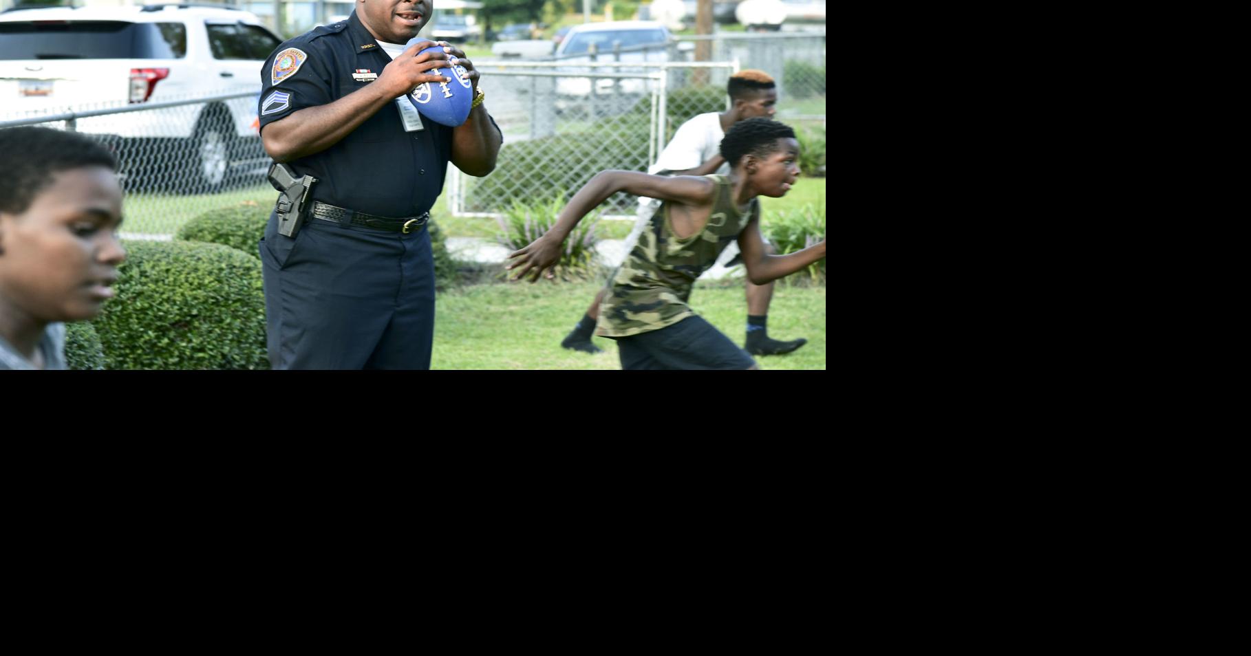Neighborhood cookout honors police