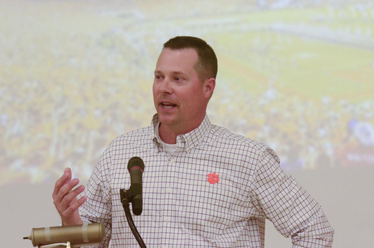 Clemson's Bill Spiers speaks at Fellowship of Christian Athletes dinner