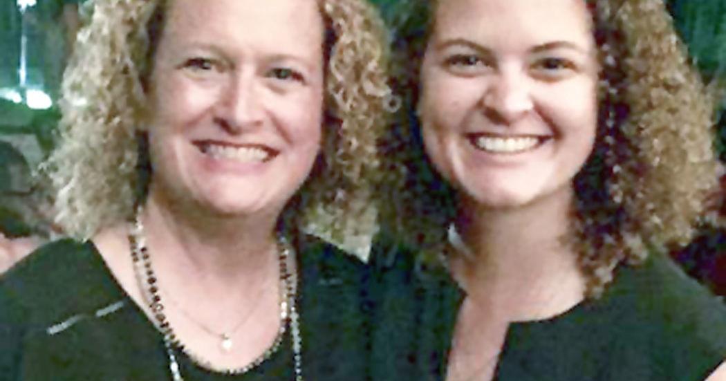 Looking alike is bonus for mother-daughter contest winners