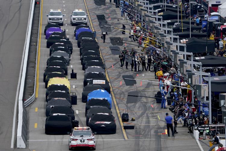 Busch holds off Hamlin for NASCAR Cup Series win outside St. Louis