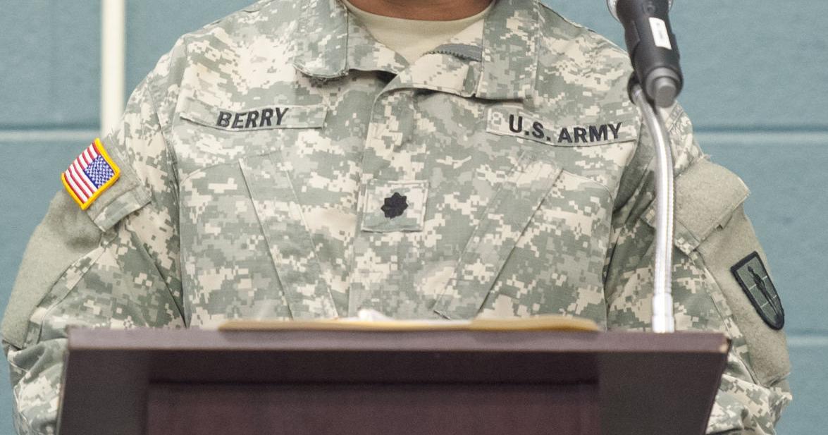 Lt. Col. Berry Assumes Command of 218th Leadership Regiment